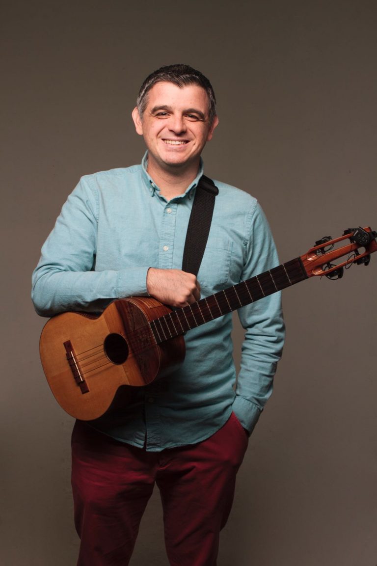 Biografía - Héctor Molina